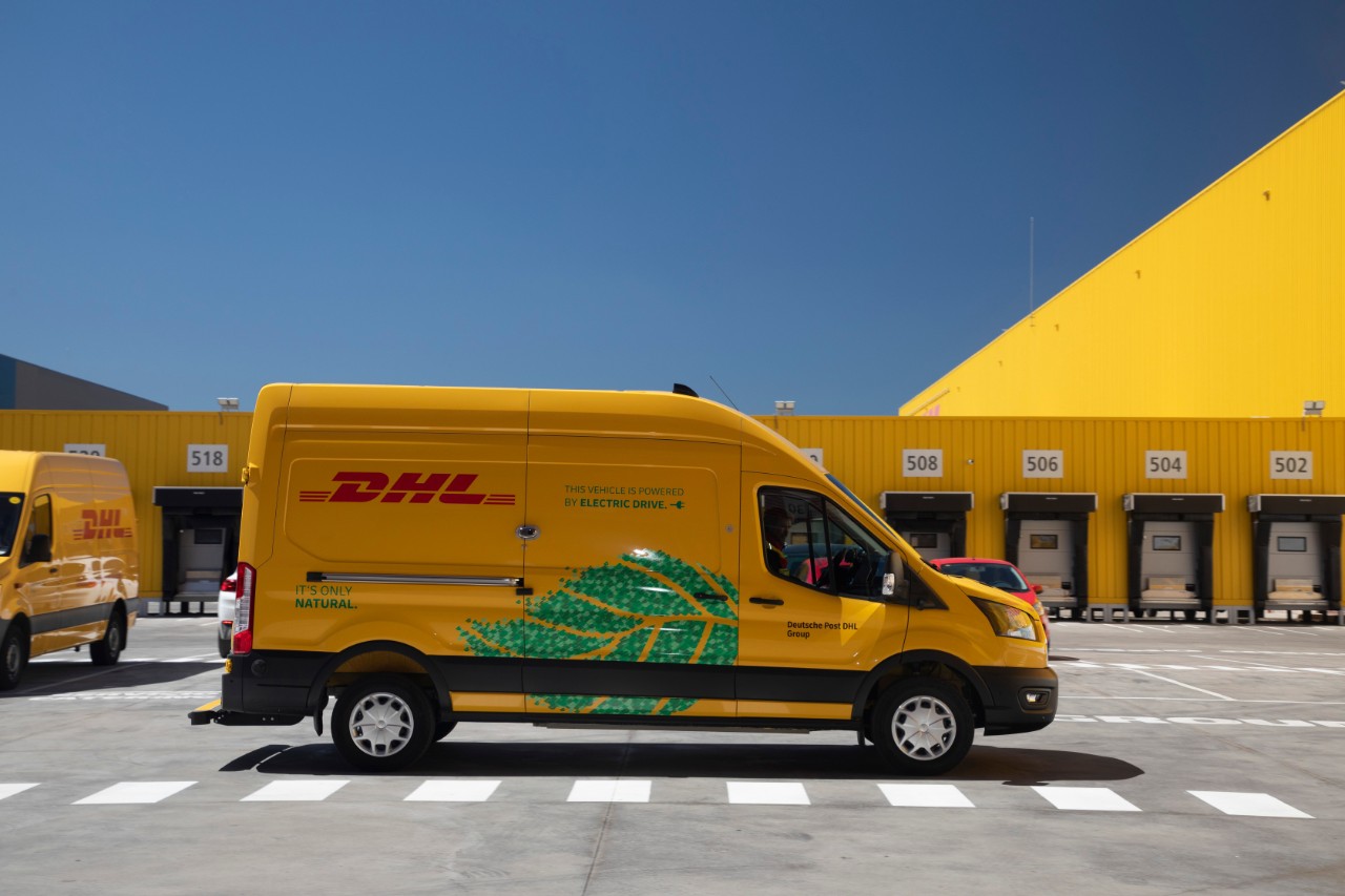 DHL Express : 46 Ford E-Transit en Espagne - MyUtilitaire