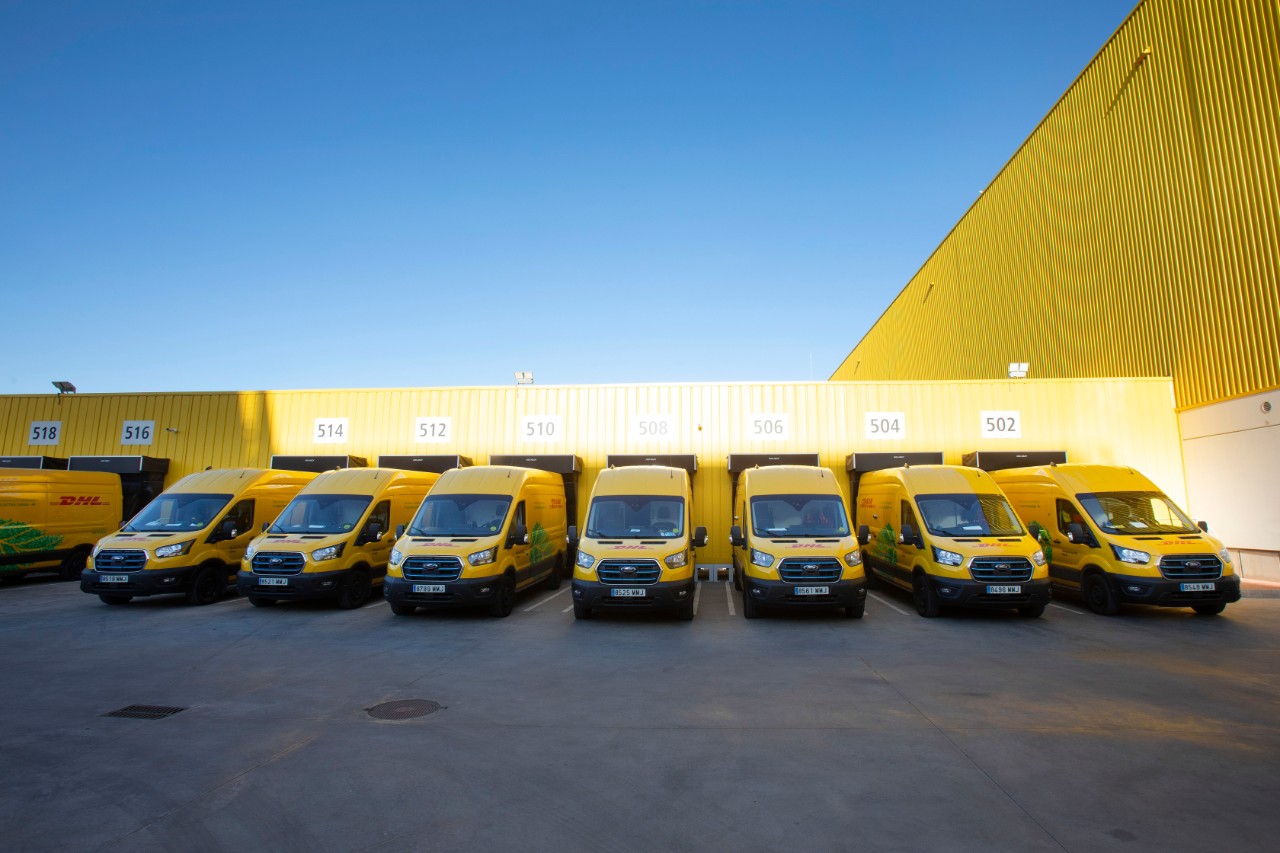 DHL Express : 46 Ford E-Transit en Espagne - MyUtilitaire