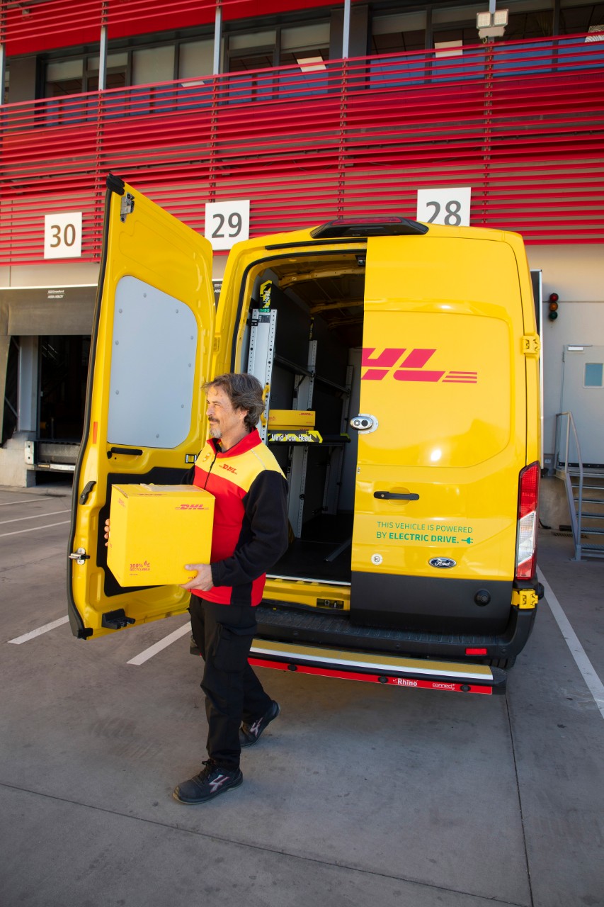 DHL Express : 46 Ford E-Transit en Espagne - MyUtilitaire