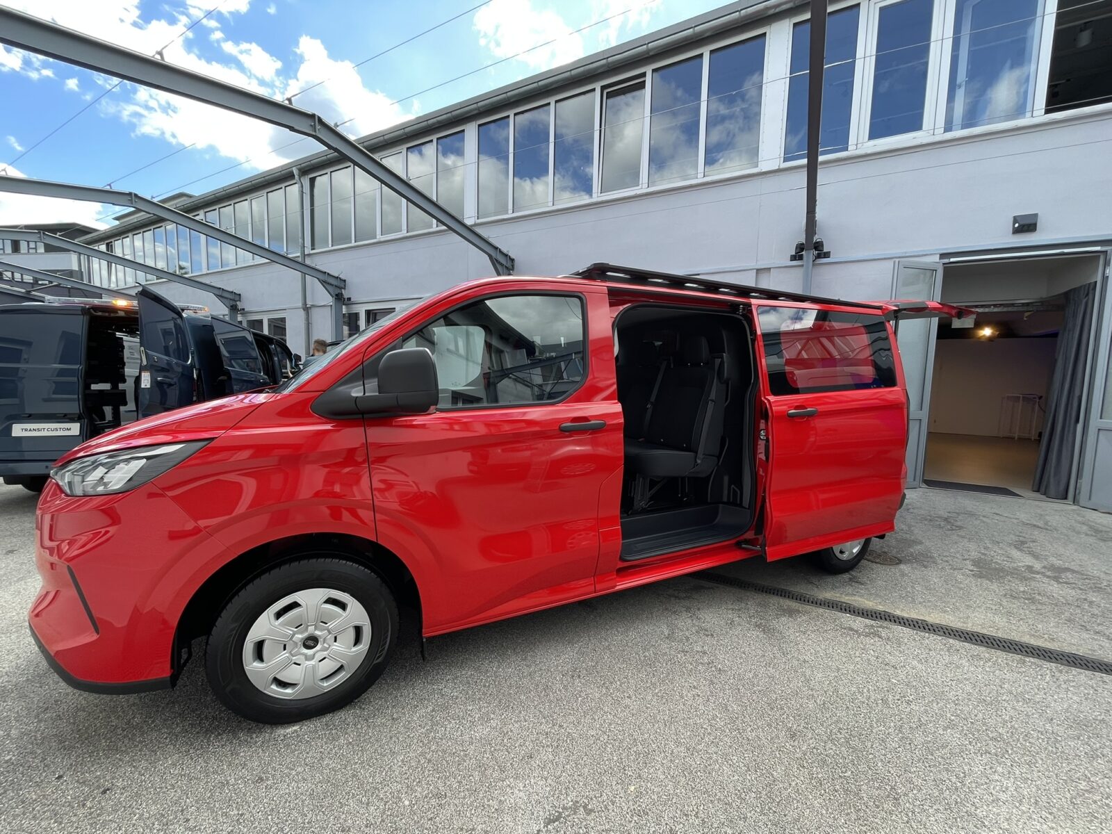 Essai Nouveau Ford E-Transit Custom : dans la peau des pros - MyUtilitaire