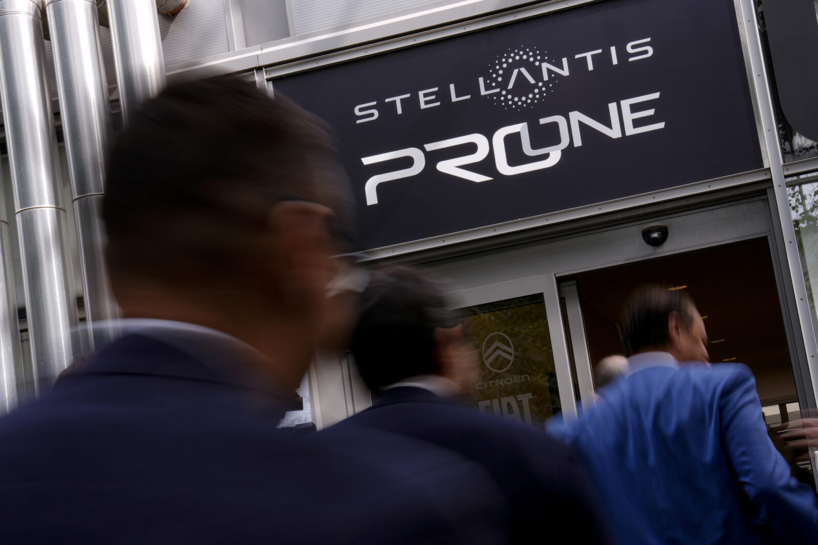 Stellantis Pro One : inauguration d’un hub mondial des VU en Italie ...
